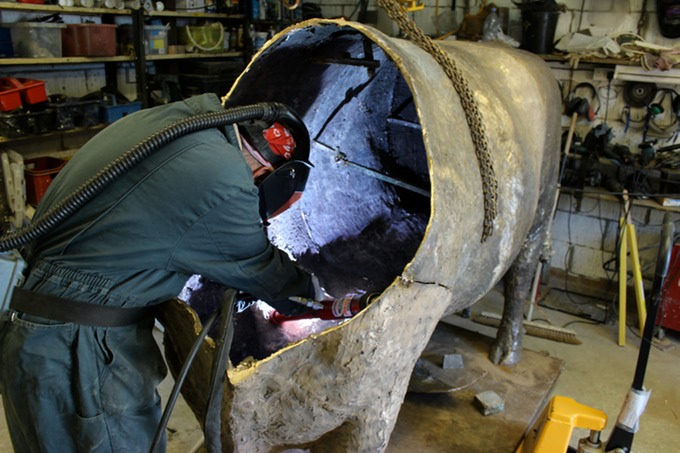 welding bronze bull | Brian Alabaster MRBS | Brian Alabaster